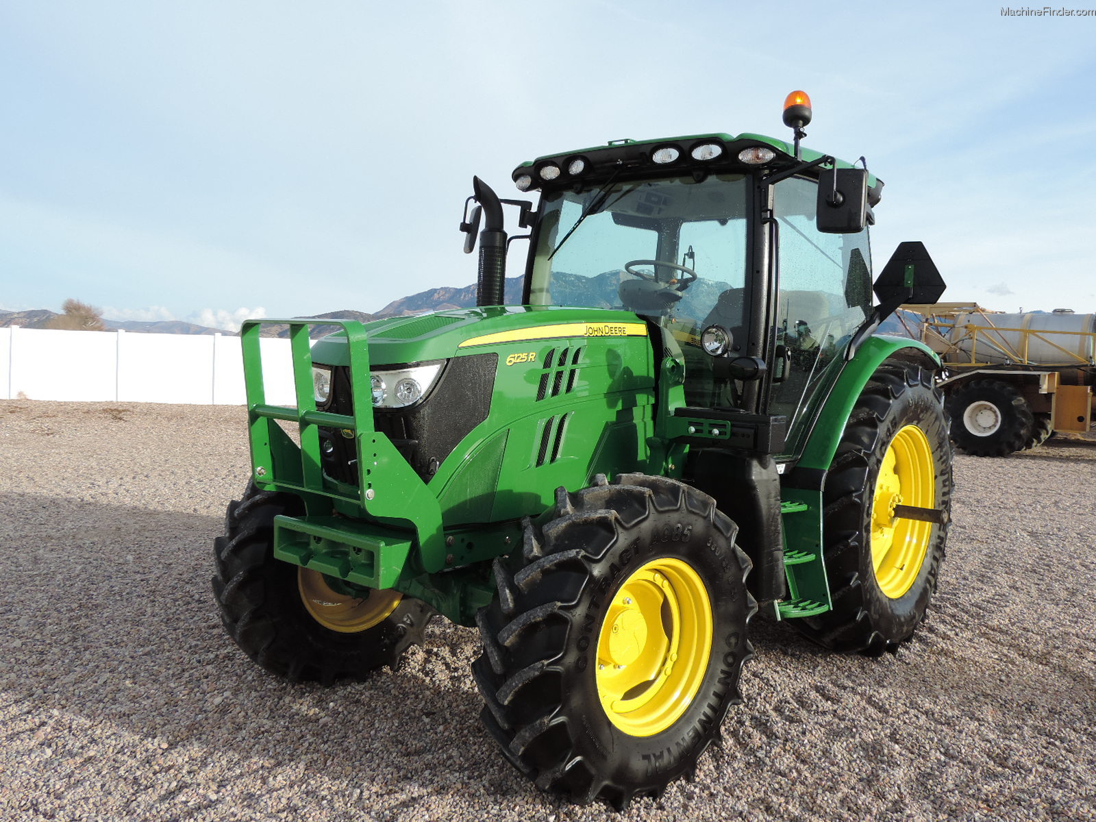 2014 John Deere 6125R Tractors - Utility (40-100hp) - John Deere ...