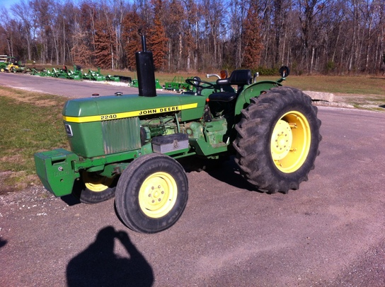 John Deere 2240 Tractors - Utility (40-100hp) - John Deere MachineFinder