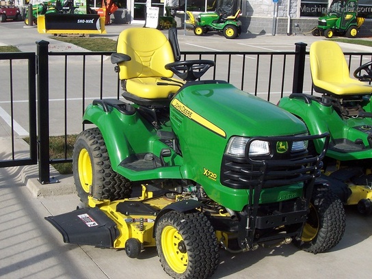 2009 John Deere X720 Special Edition, HDAP tires, 62X mower, front ...