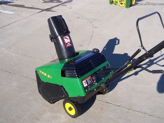 1999 John Deere TRS21 Snowthrower, recoil start - Residential Walk ...